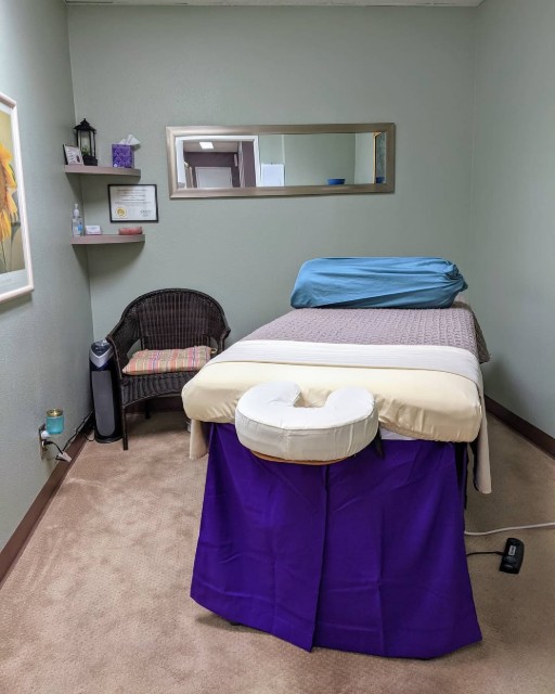 Stronglite Website: Massage Tables, Chairs, Accessories